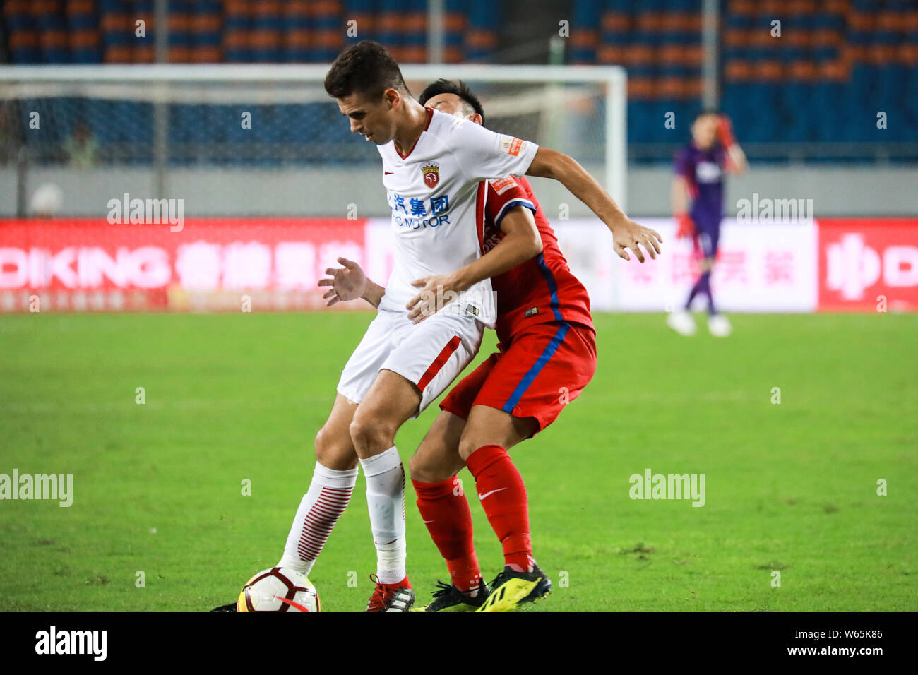 Brazilian football player Oscar, left, of Shanghai SIPG passes the ball ...