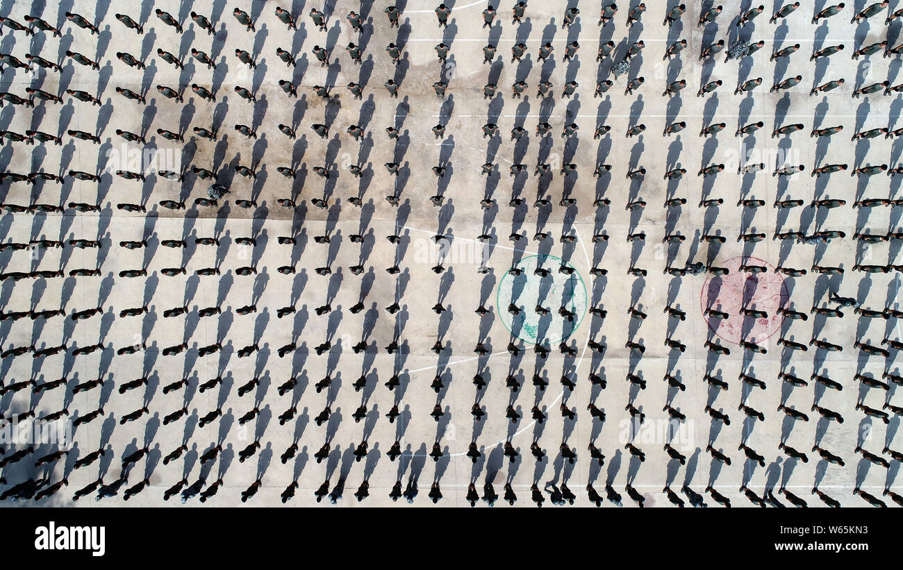 Military recruits in training hi-res stock photography and images - Alamy