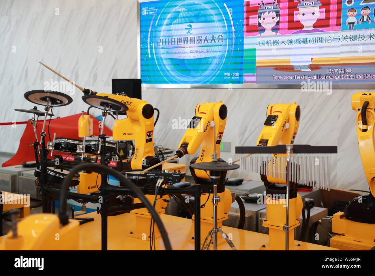 Group of robots hi-res stock photography and images - Alamy