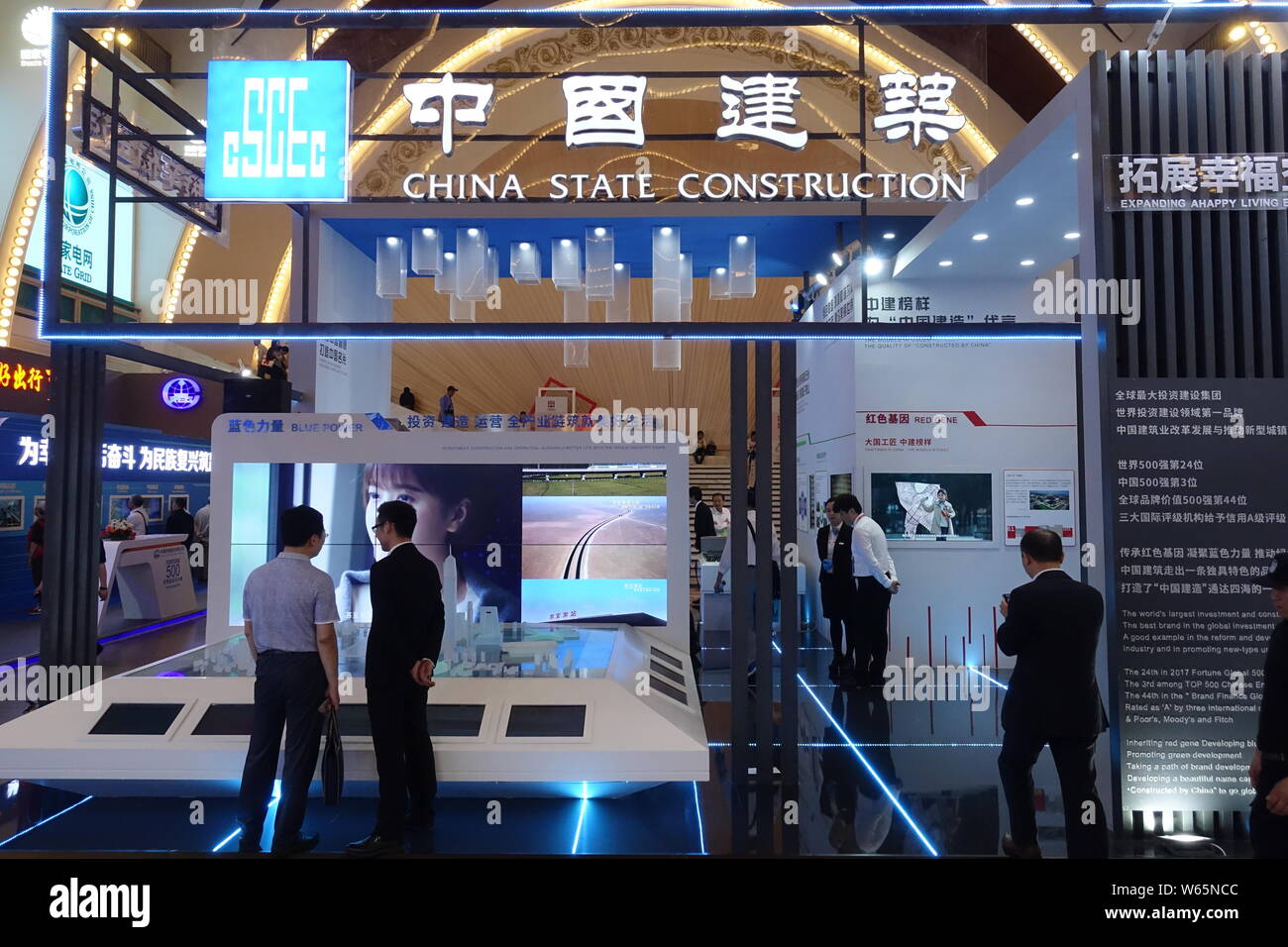 --FILE--People visit the stand of CSCEC (China State Construction ...