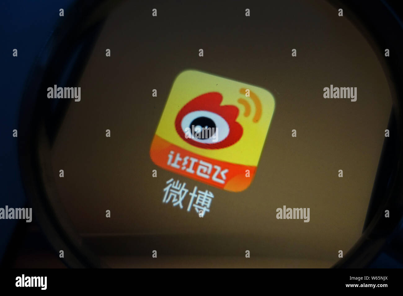 --FILE--A Chinese netizen looks at an icon of Weibo, the Twitter-like ...