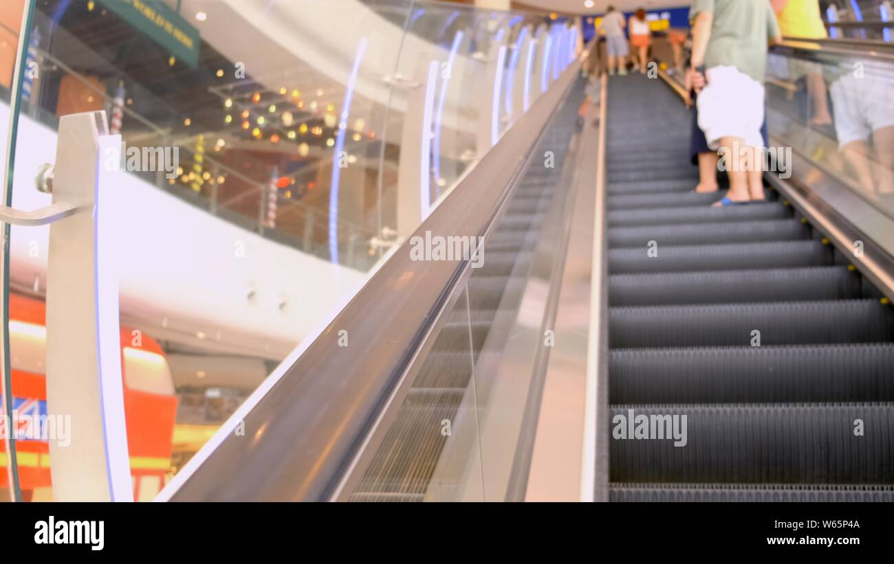 Escalator 4k shopping mall crowd hi-res stock photography and images ...