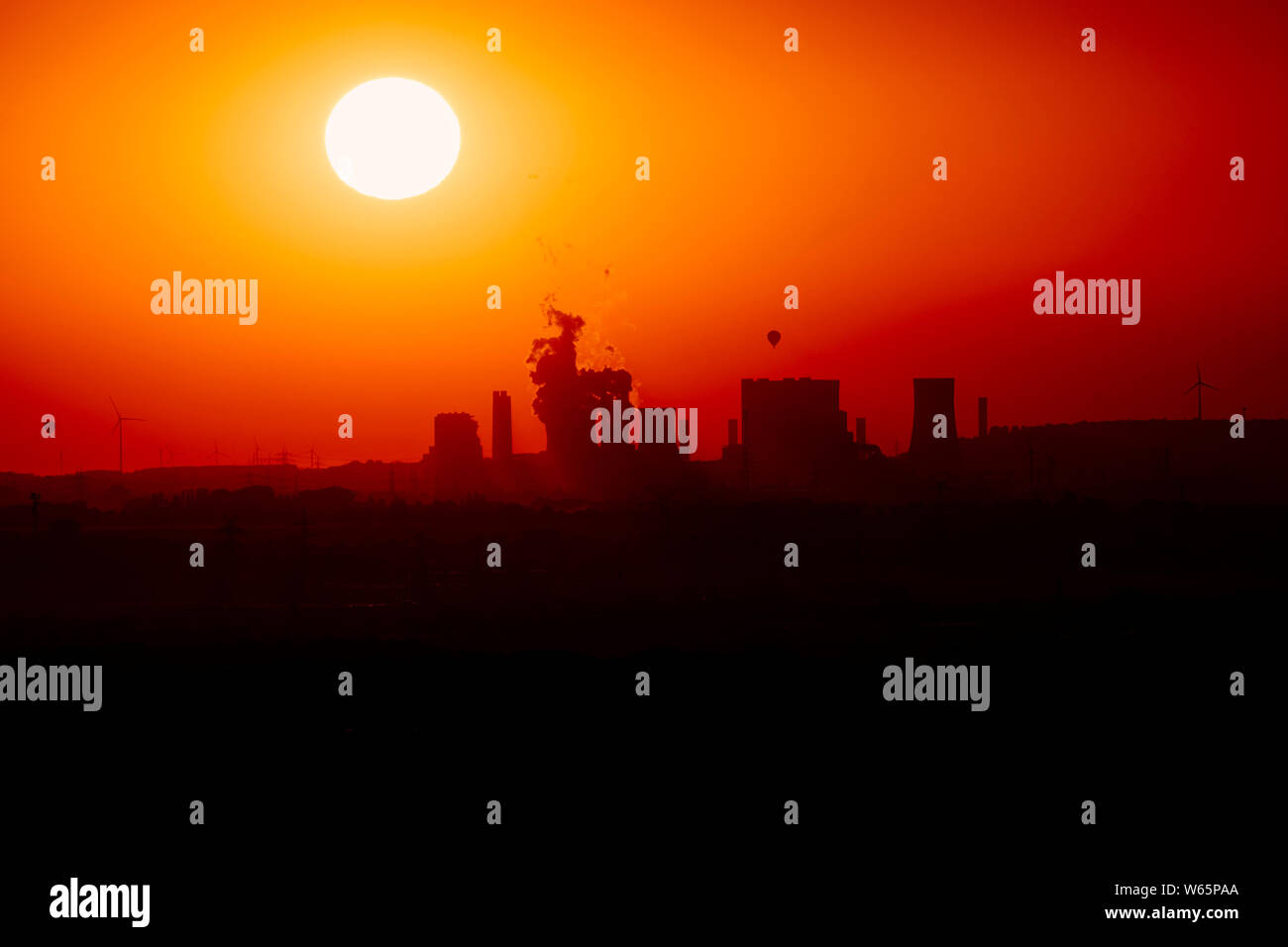 Neurath, Deutschland. 29th July, 2019. The Neurath power plant of RWE ...