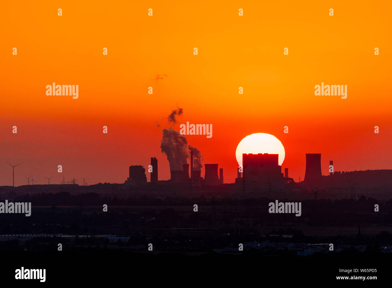 Neurath, Deutschland. 29th July, 2019. The Neurath power plant of RWE ...