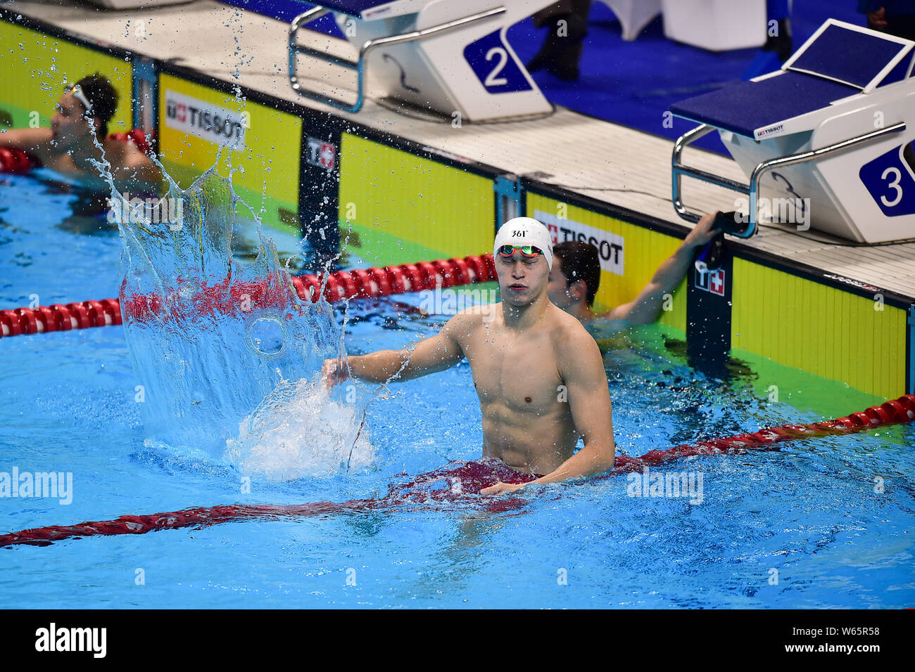 Sun Yang of China celebrates after winning the men's 200m freestyle ...