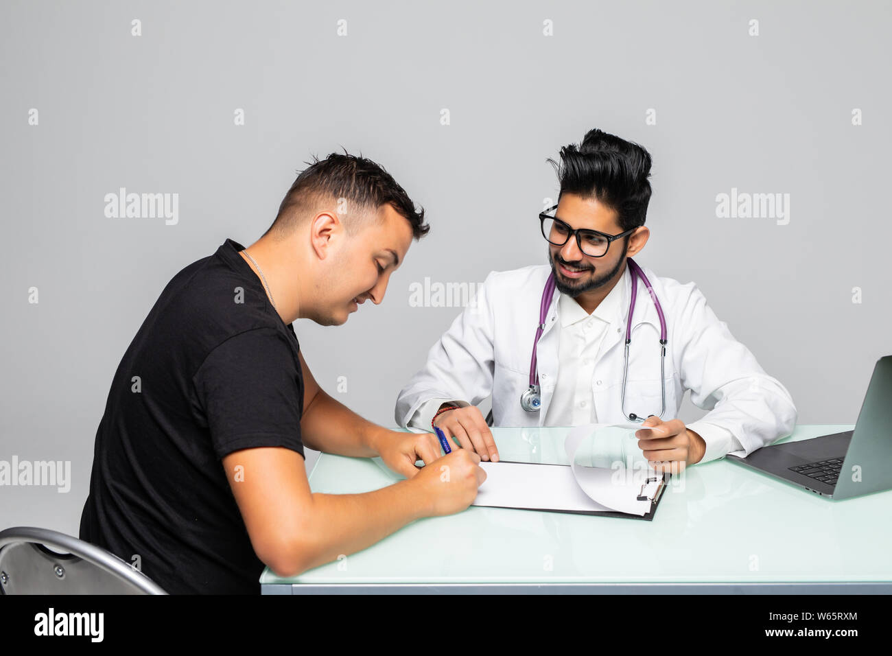 Indian doctor hospital patient writing hi-res stock photography and ...