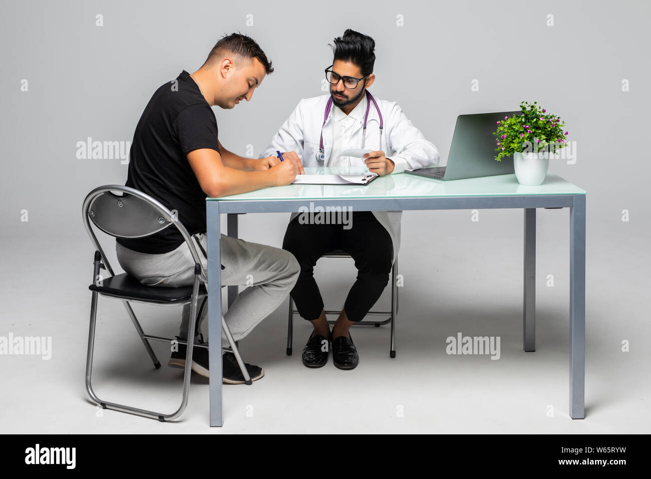 Medical prescription signature hi-res stock photography and images - Alamy