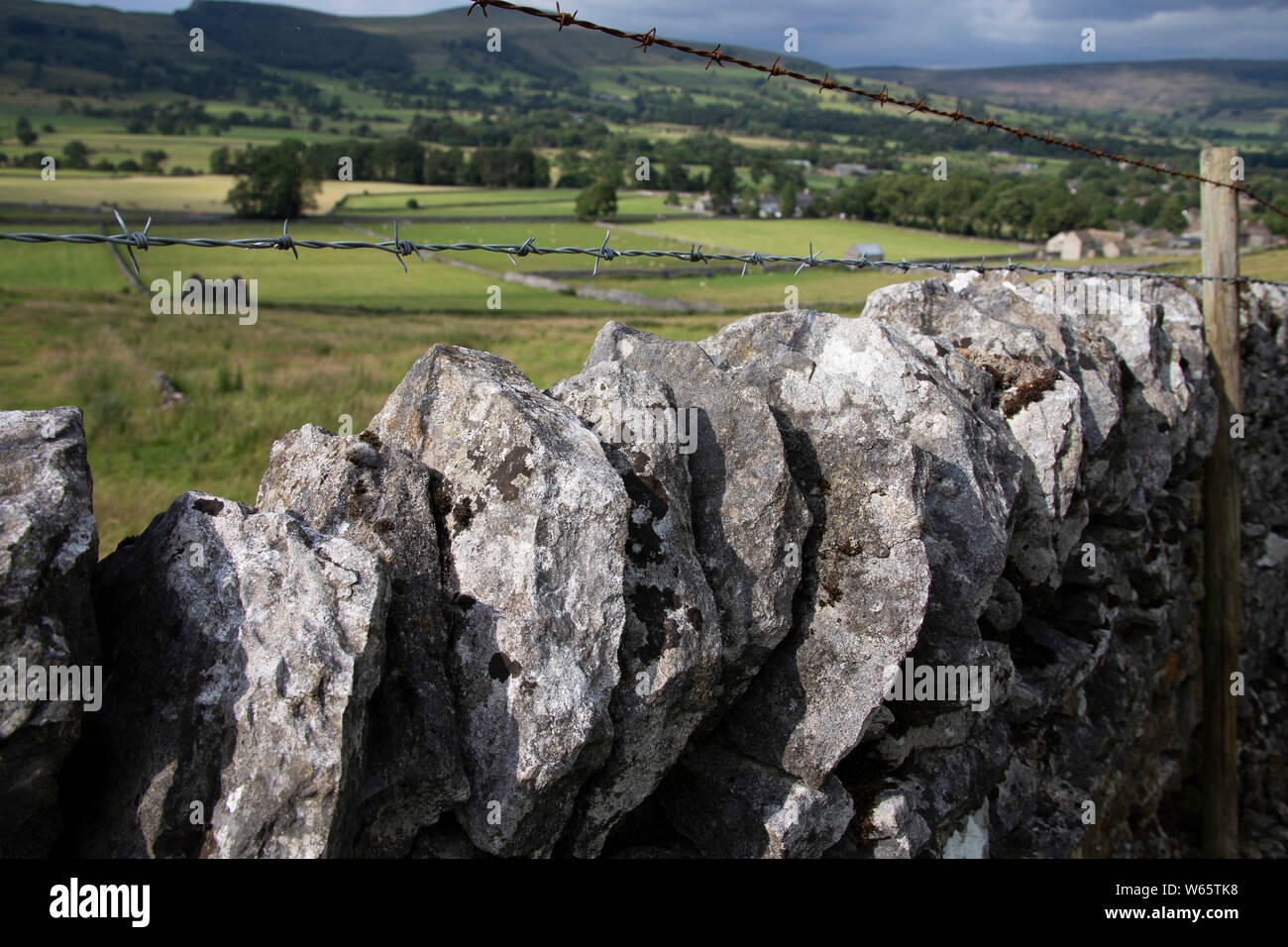 Traditional dry stone wall in the Peak District, England Stock Photo ...