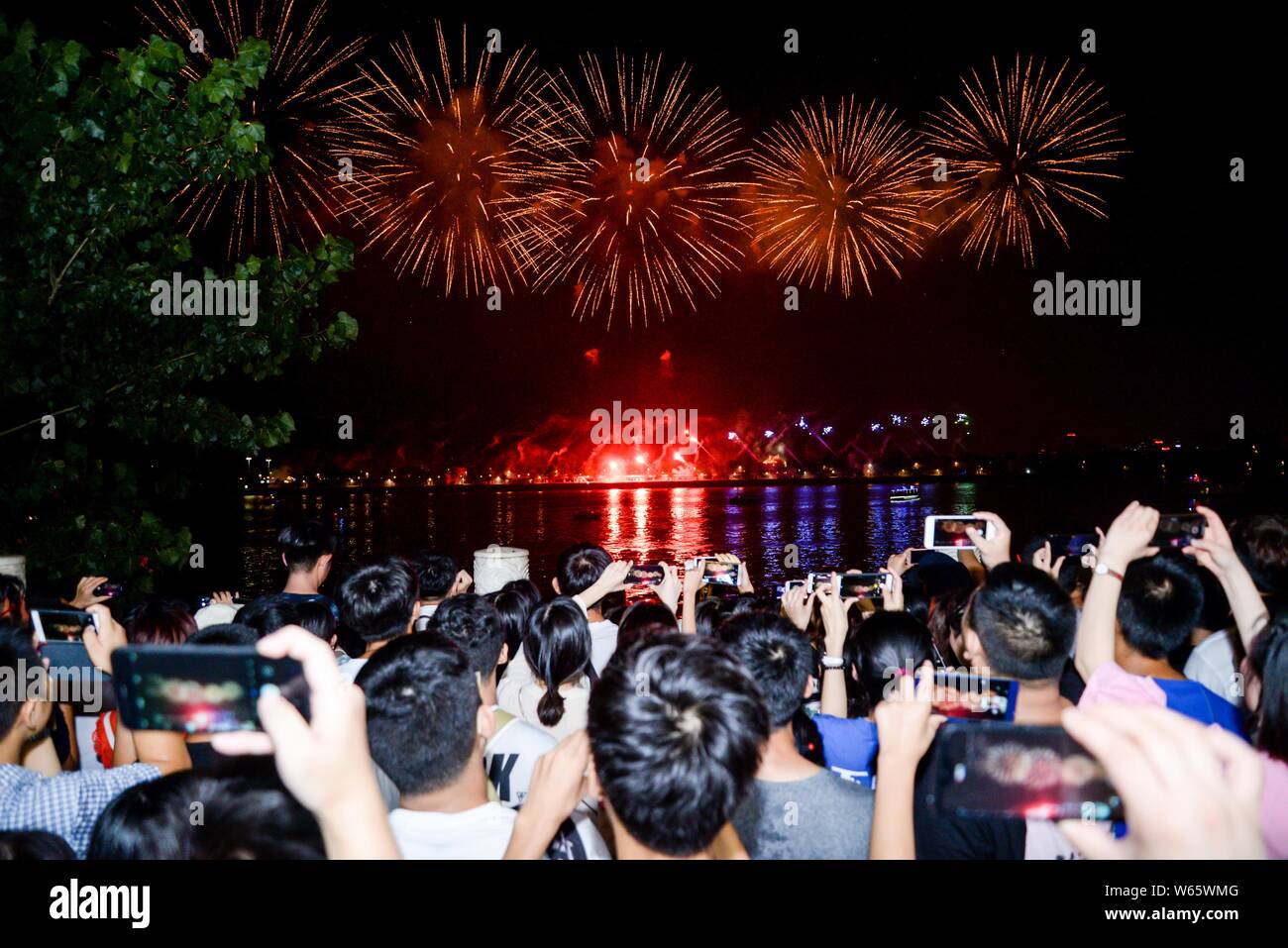 Army fireworks hi-res stock photography and images - Alamy