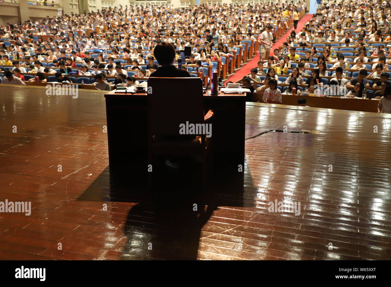 Examination hall students hi-res stock photography and images - Alamy