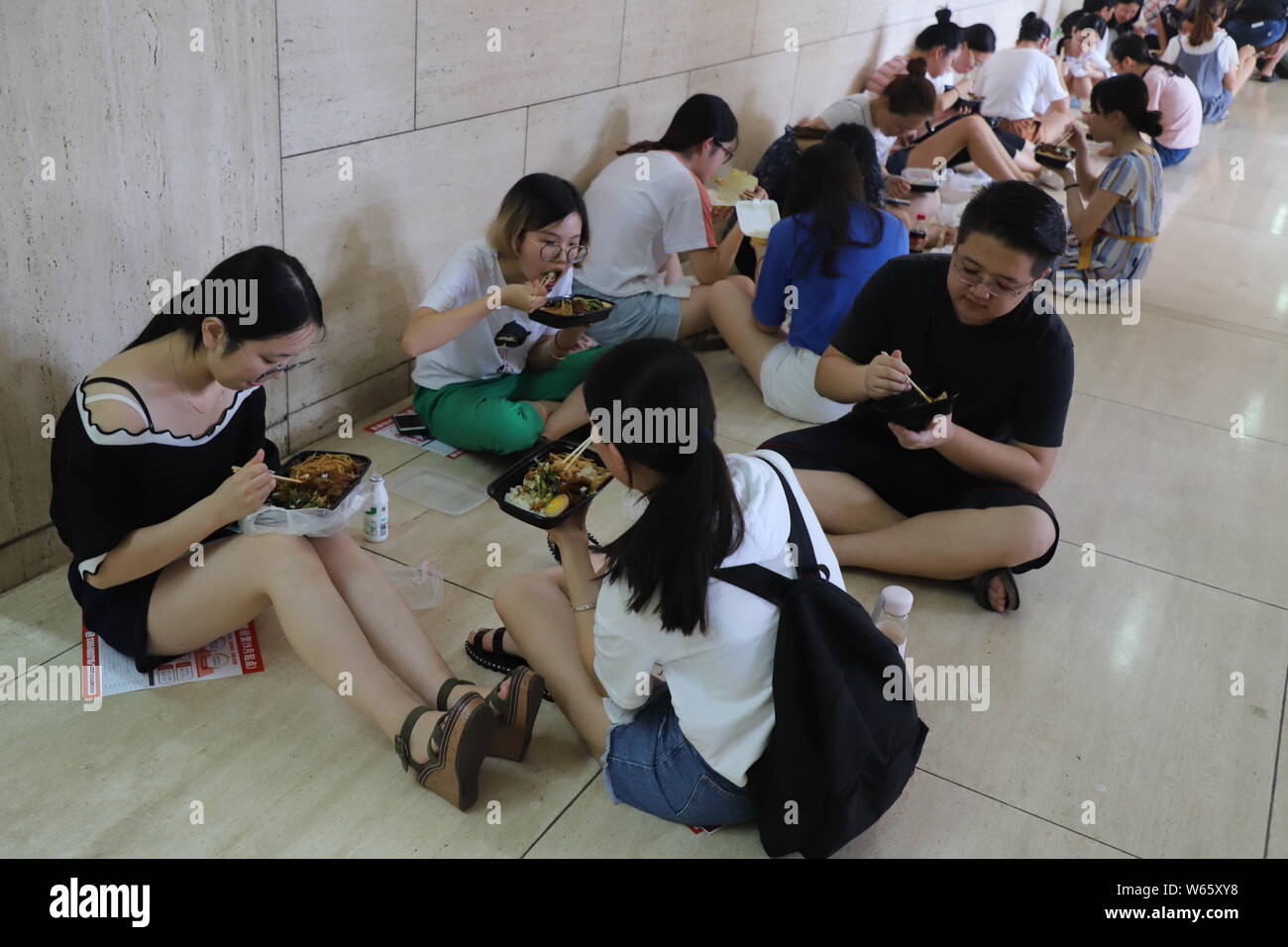 Chinese students take part in a tutorial lecture for the annual Chinese ...