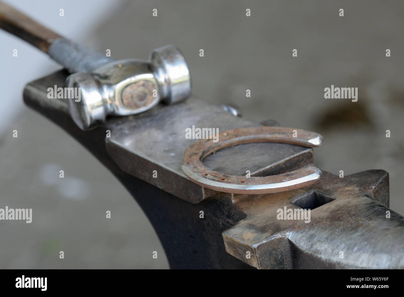 Anvils hi-res stock photography and images - Alamy