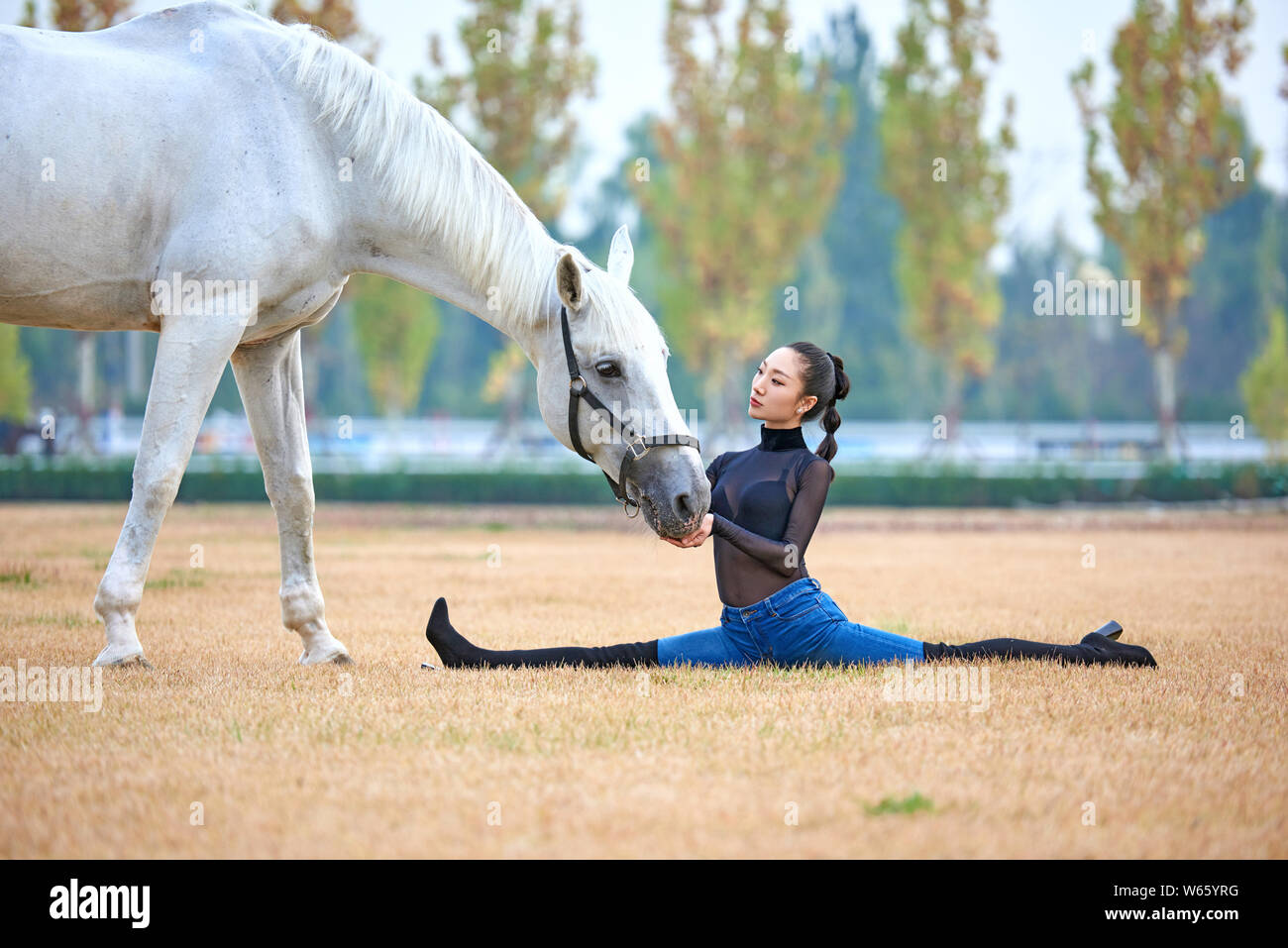 Contortion pose hi-res stock photography and images - Alamy