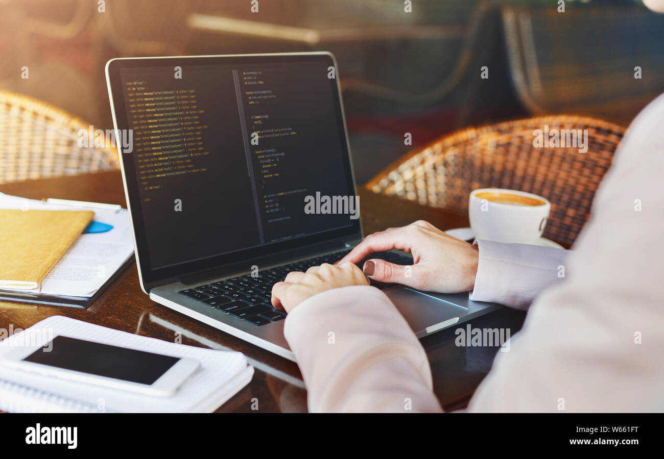 Woman programmer hi-res stock photography and images - Alamy