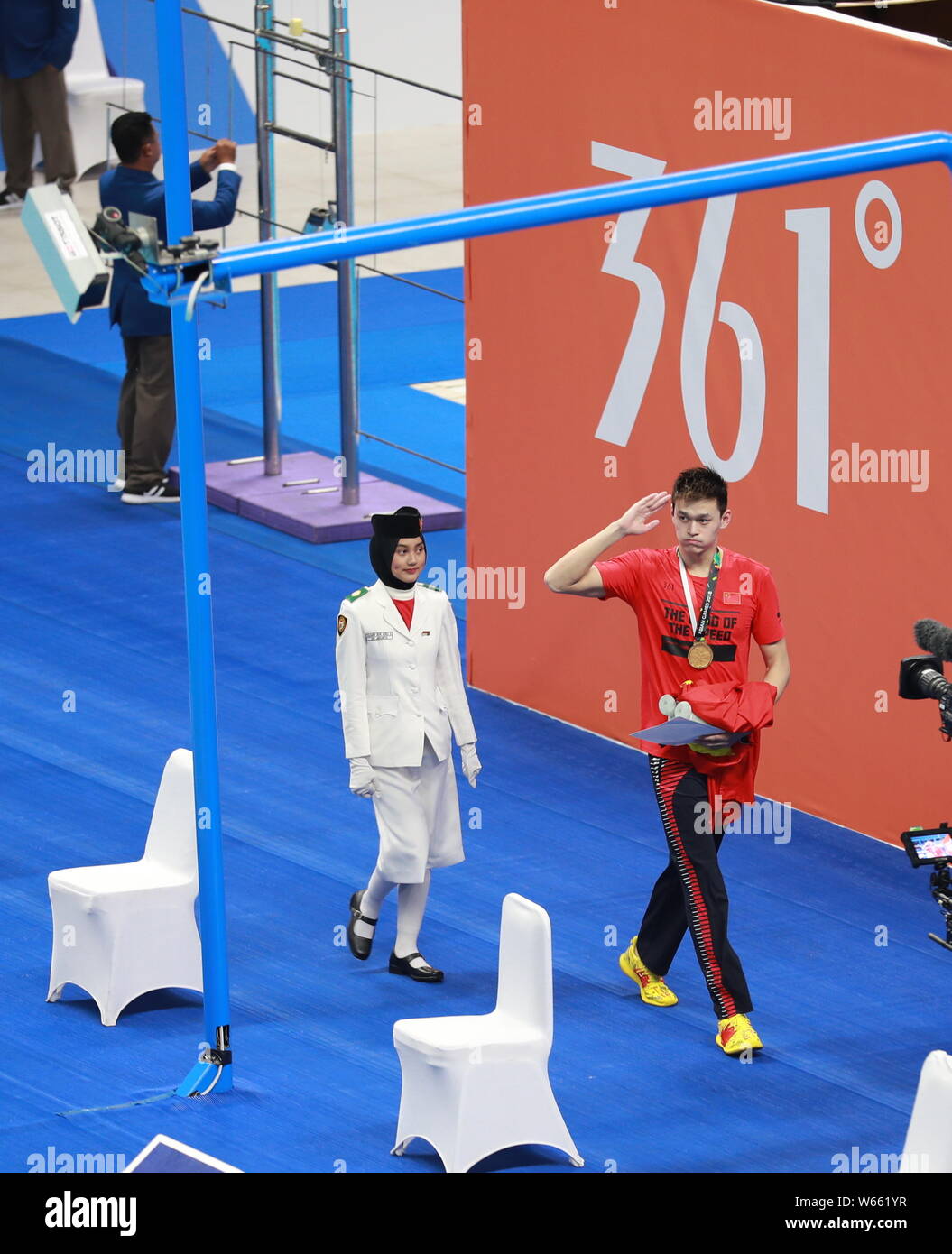 Gold medalist Sun Yang of China celebrates after winning the men's 800m ...