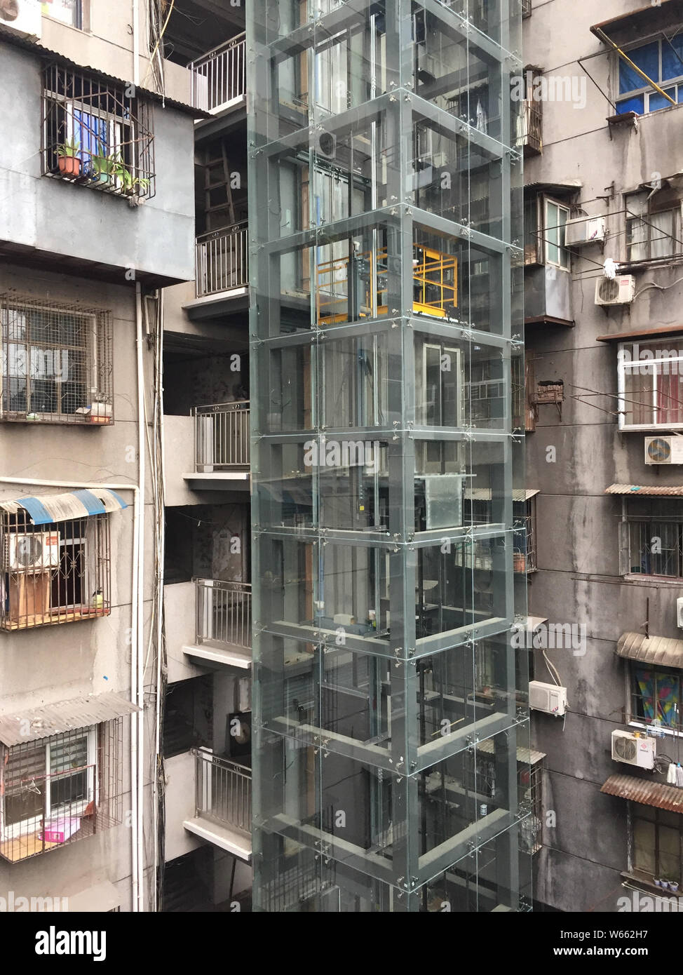 10 storey apartment building hi-res stock photography and images - Alamy