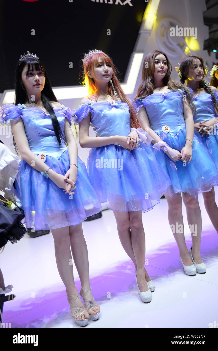 Chinese showgirls pose at the stand of Shanda Games during the 16th ...