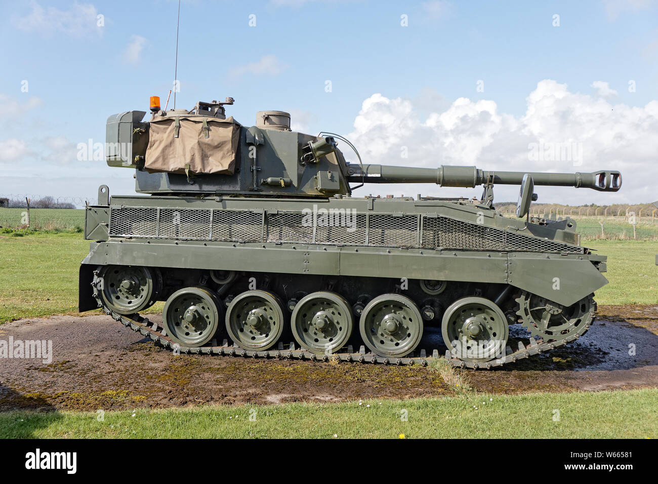 105mm gun hi-res stock photography and images - Alamy