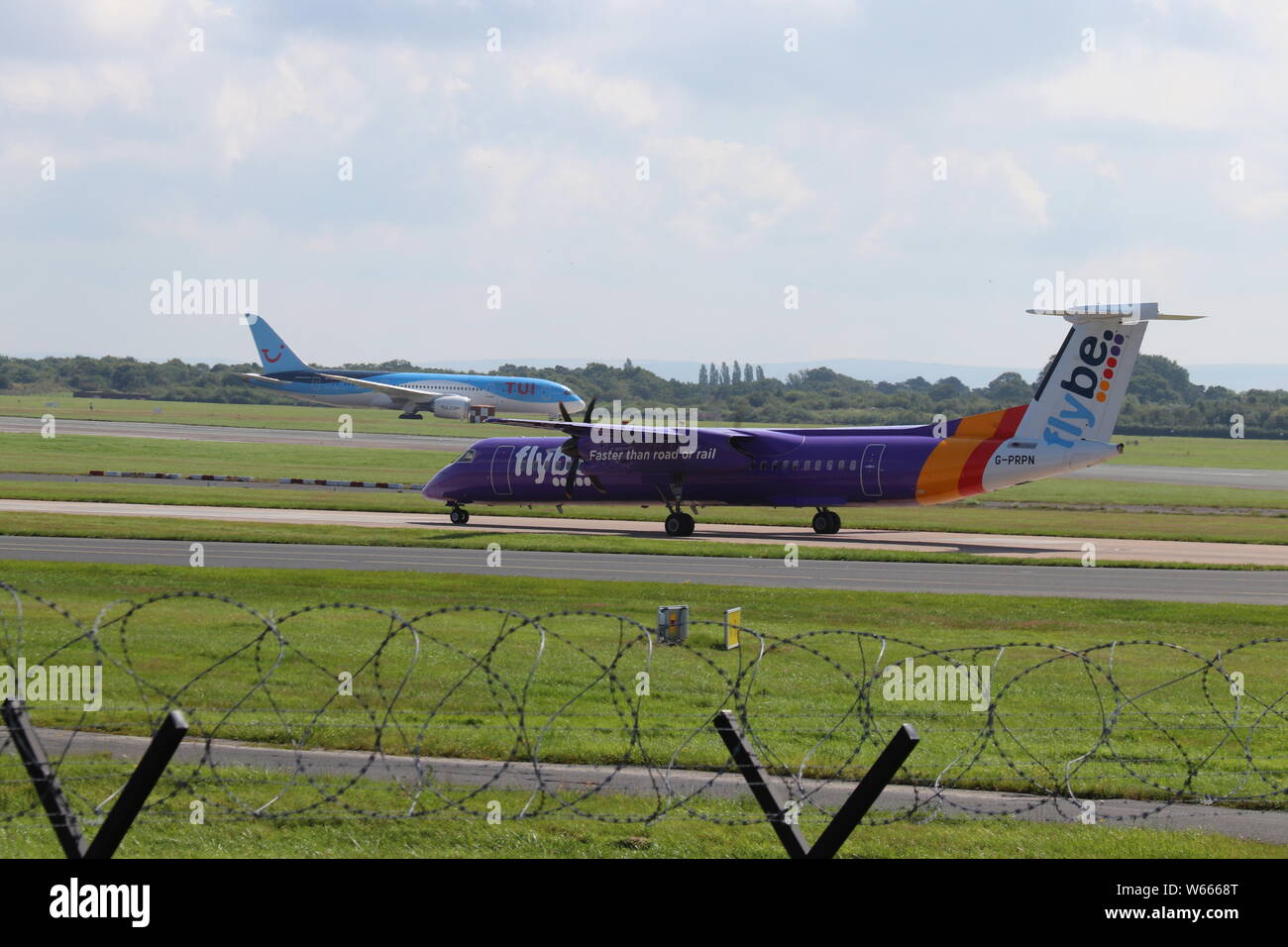 A De Havilland DHC-8 Dash8 landing at Manchester airport Credit : Mike ...