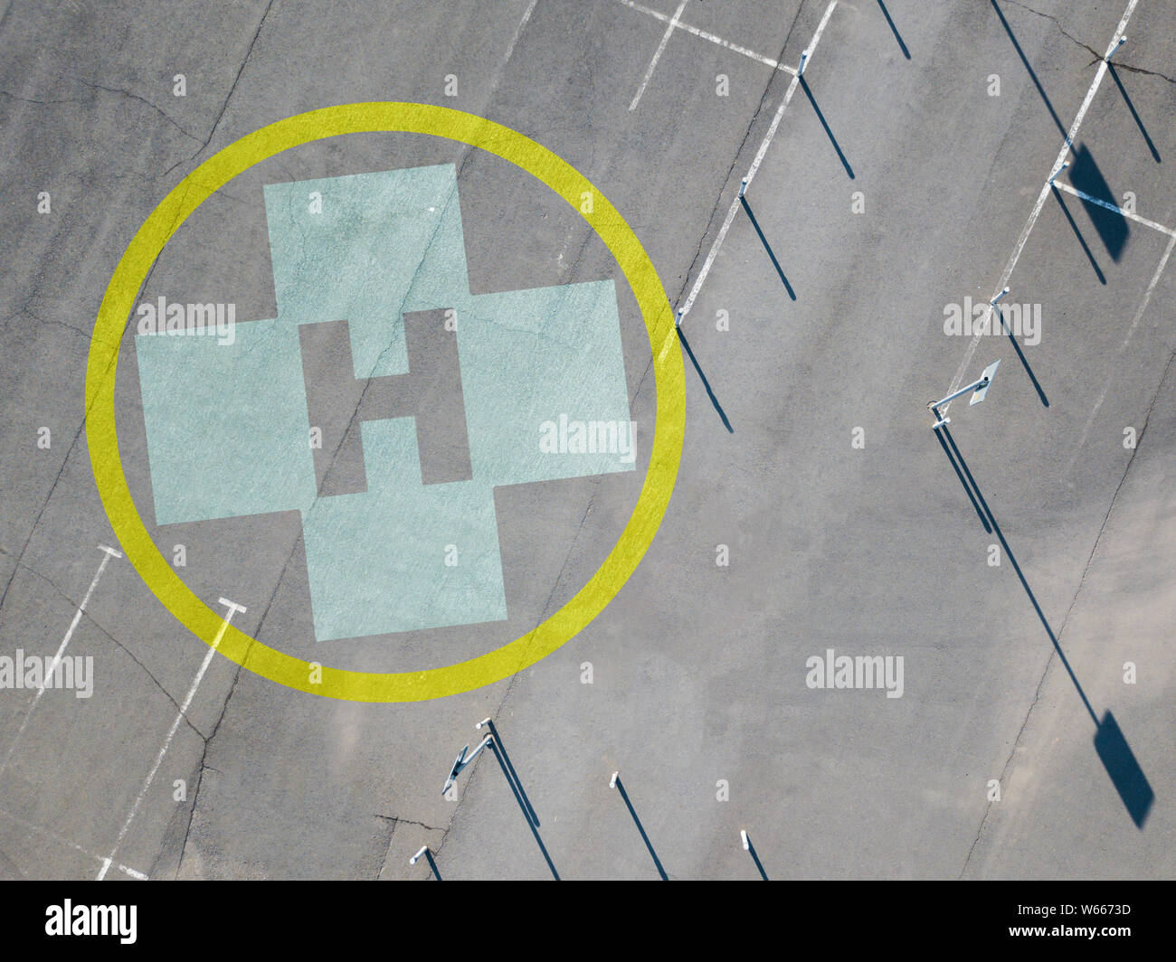 Rooftop helicopter landing pad helipad hi-res stock photography and ...