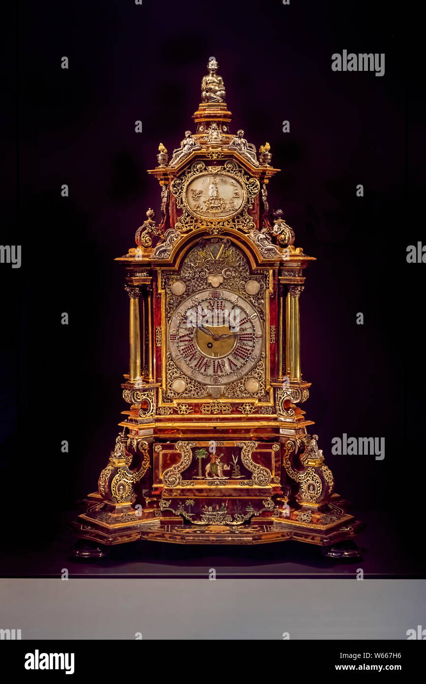 Ebony ivory table hi-res stock photography and images - Alamy