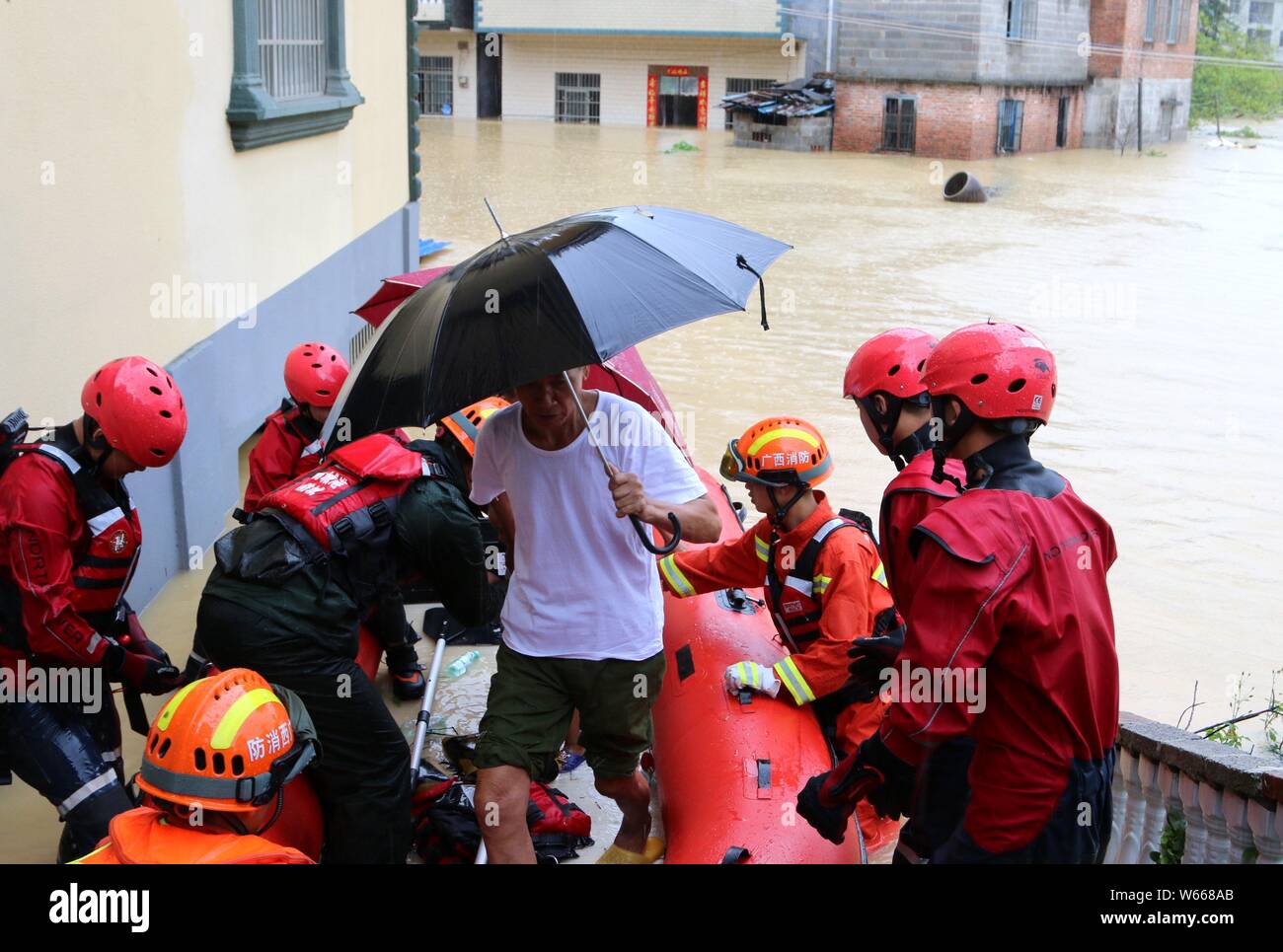 Chinese rescuers evacuate local residents in floodwater after heavy ...