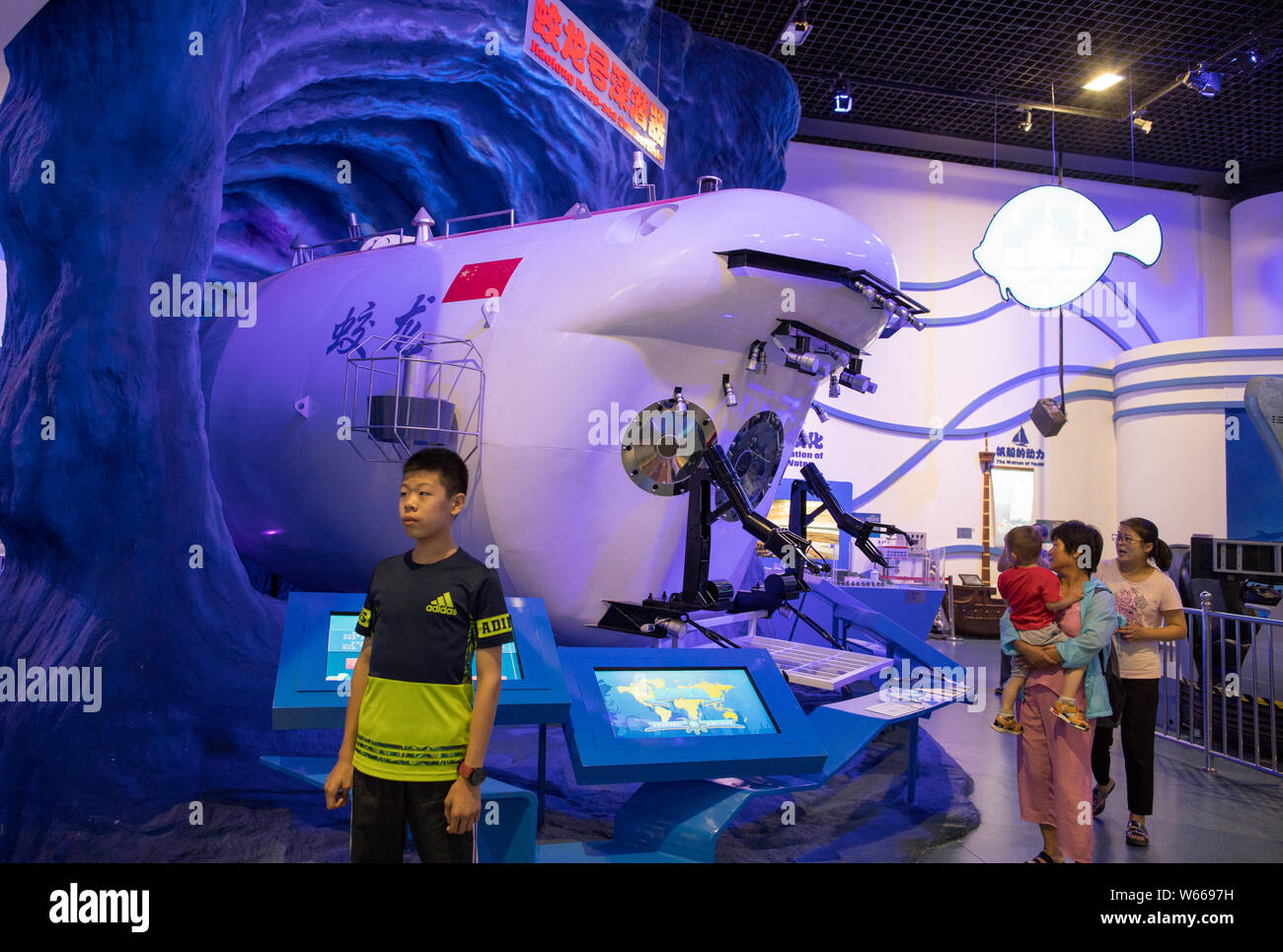 Chinas manned deep sea submersible jiaolong hi-res stock photography ...