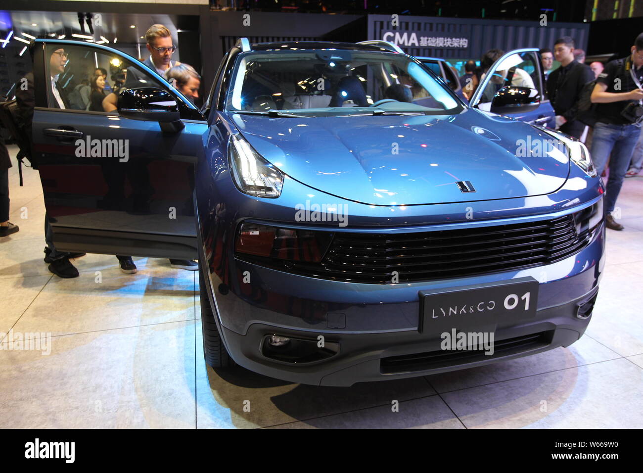 Lynk car hi-res stock photography and images - Alamy