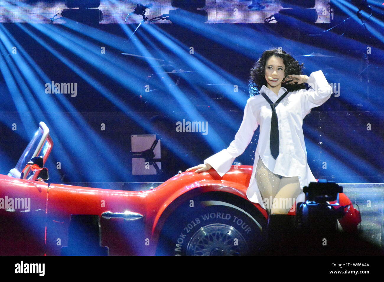 Hong kong actress singer karen hi-res stock photography and images - Alamy