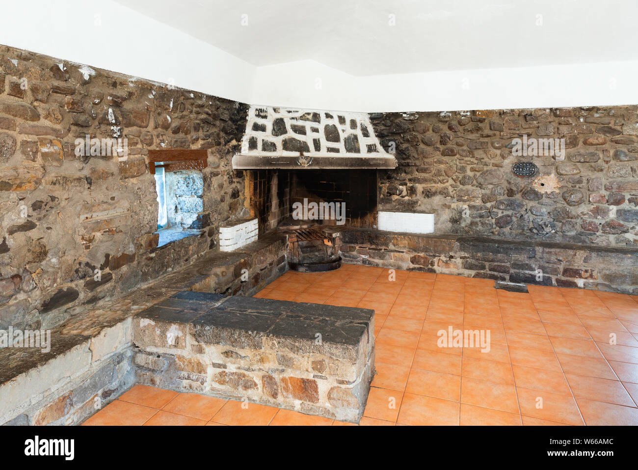 Old fashioned kitchen spain hi-res stock photography and images - Alamy