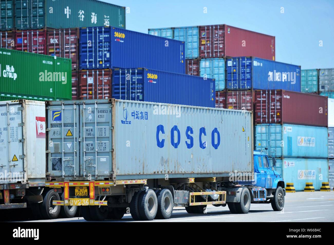 A truck transports a container of COSCO Shipping to be shipped abroad ...