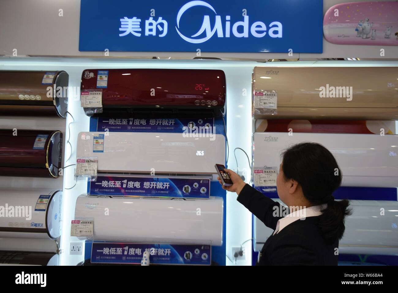 Midea air conditioning hi-res stock photography and images - Alamy