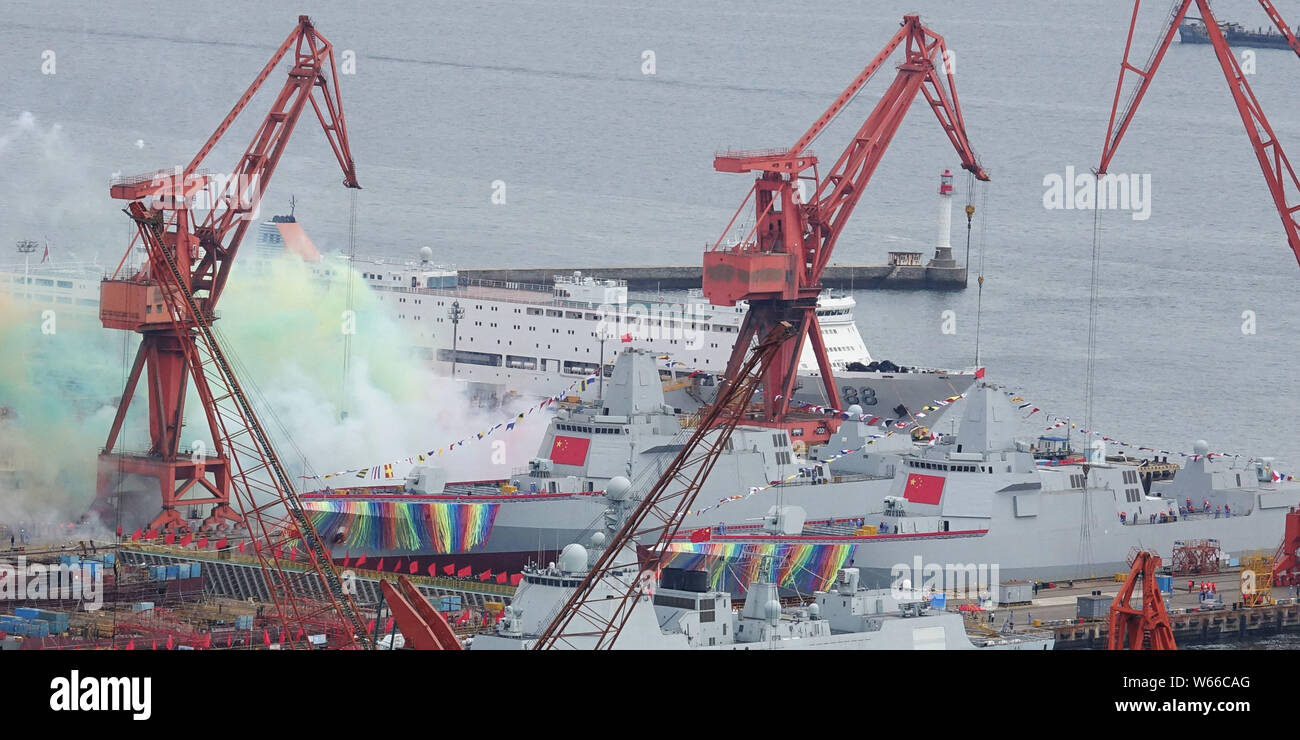 Type 055 destroyer hi-res stock photography and images - Alamy
