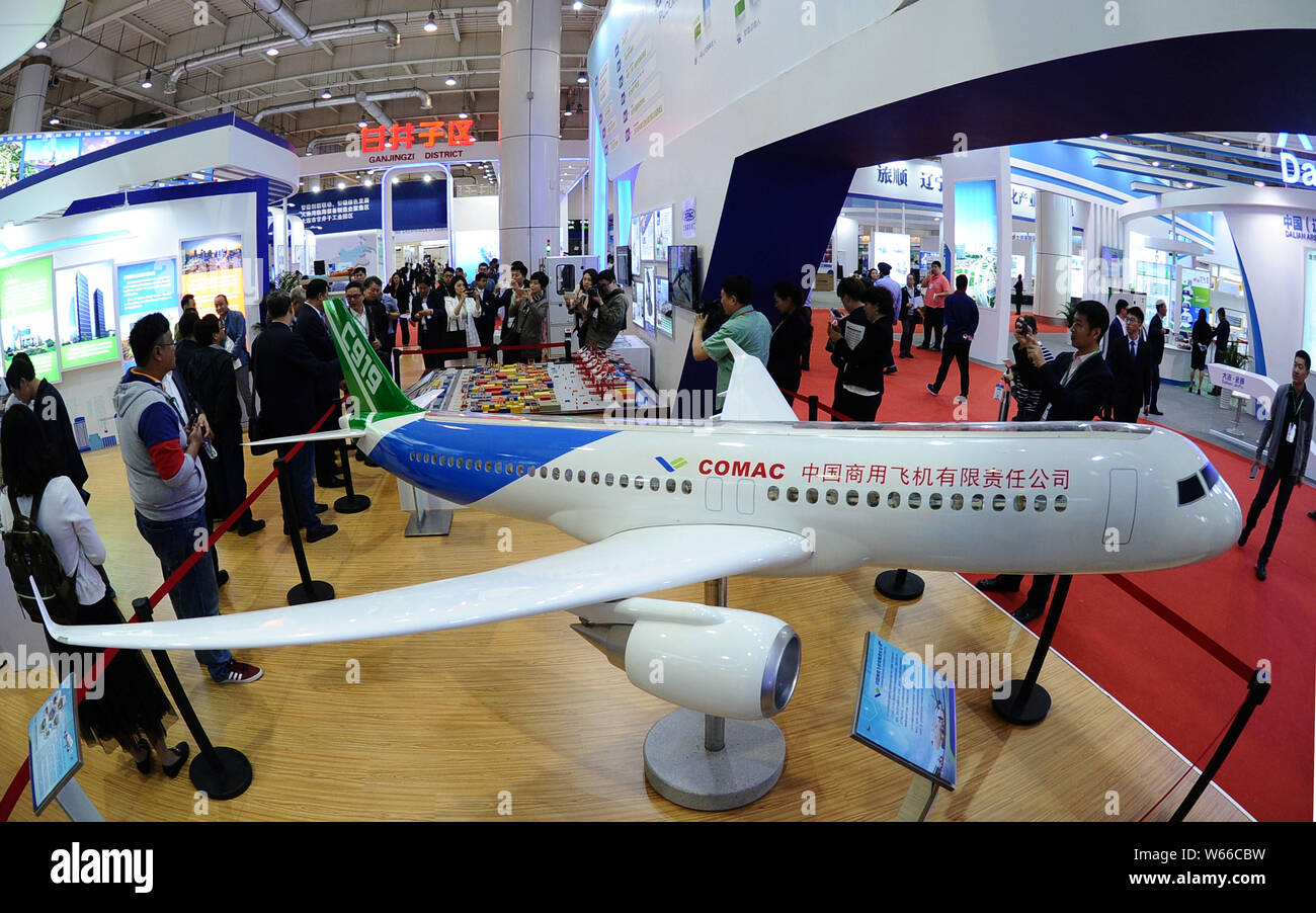 --FILE--Visitors look at a model of China's first large passenger jet ...