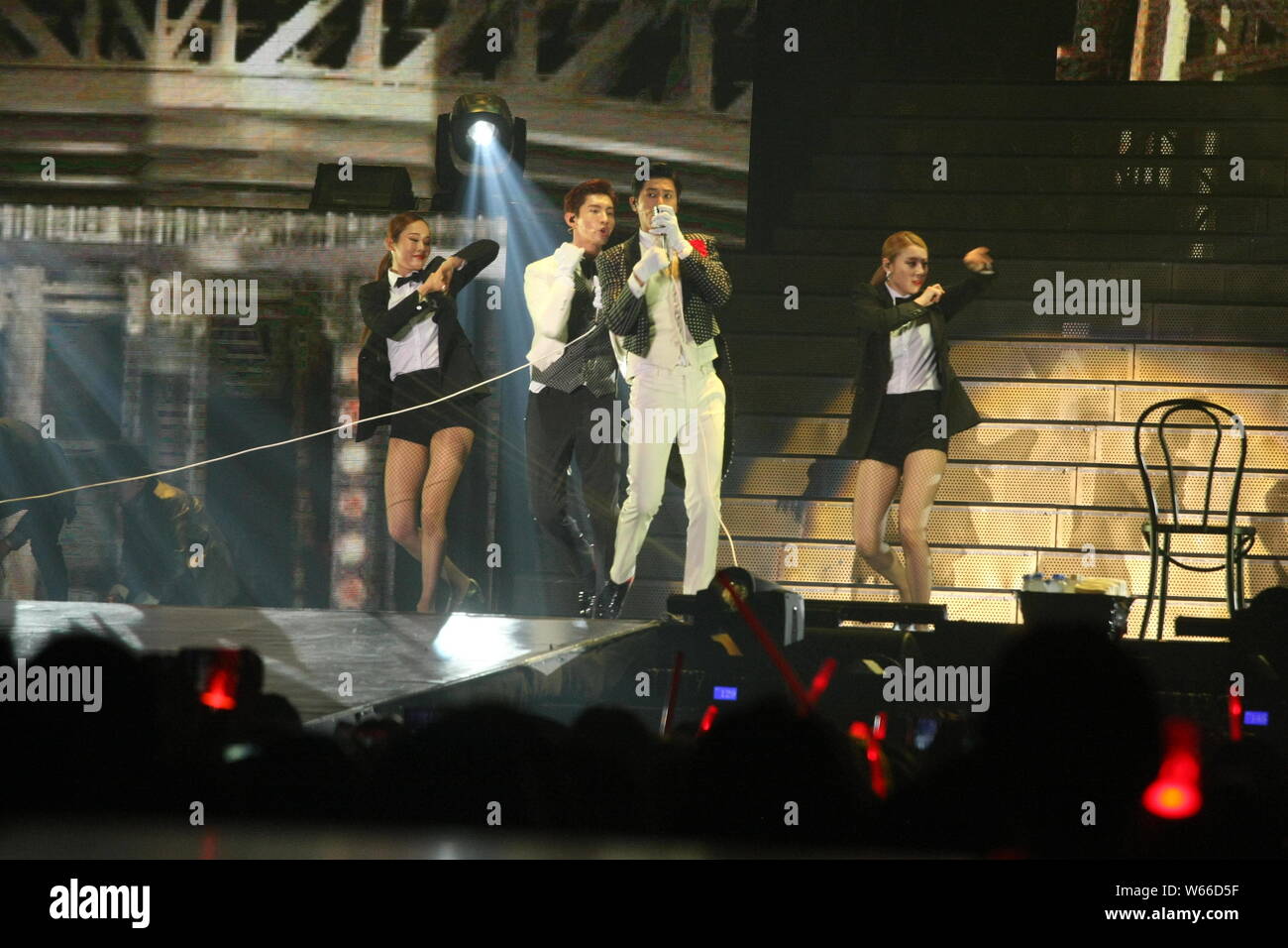 Singers and actors Shim Chang-min, also known by his stage name Max ...