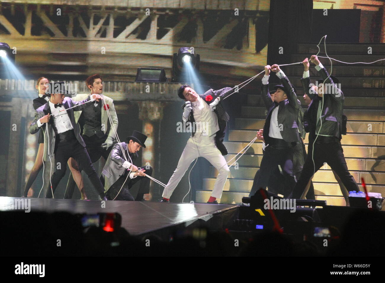 Singers and actors Shim Chang-min, also known by his stage name Max ...