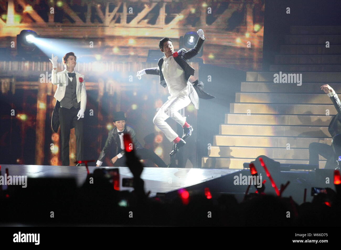 Singers and actors Shim Chang-min, also known by his stage name Max ...