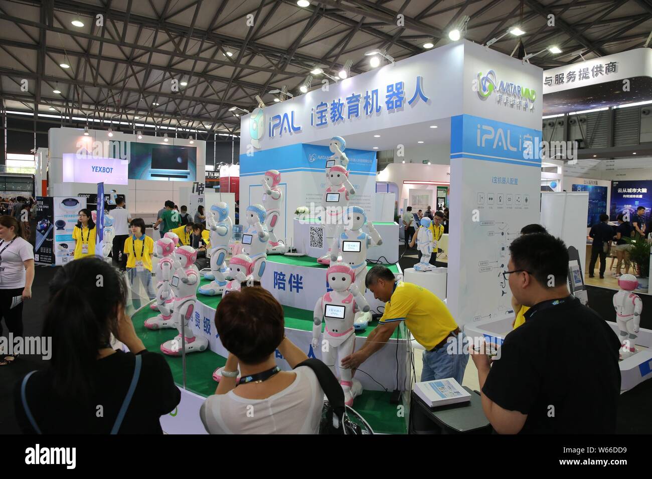 Ipal robot hi-res stock photography and images - Alamy