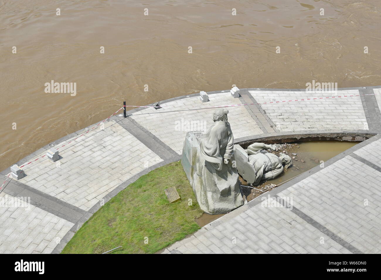 Su dongpo statue hi-res stock photography and images - Alamy