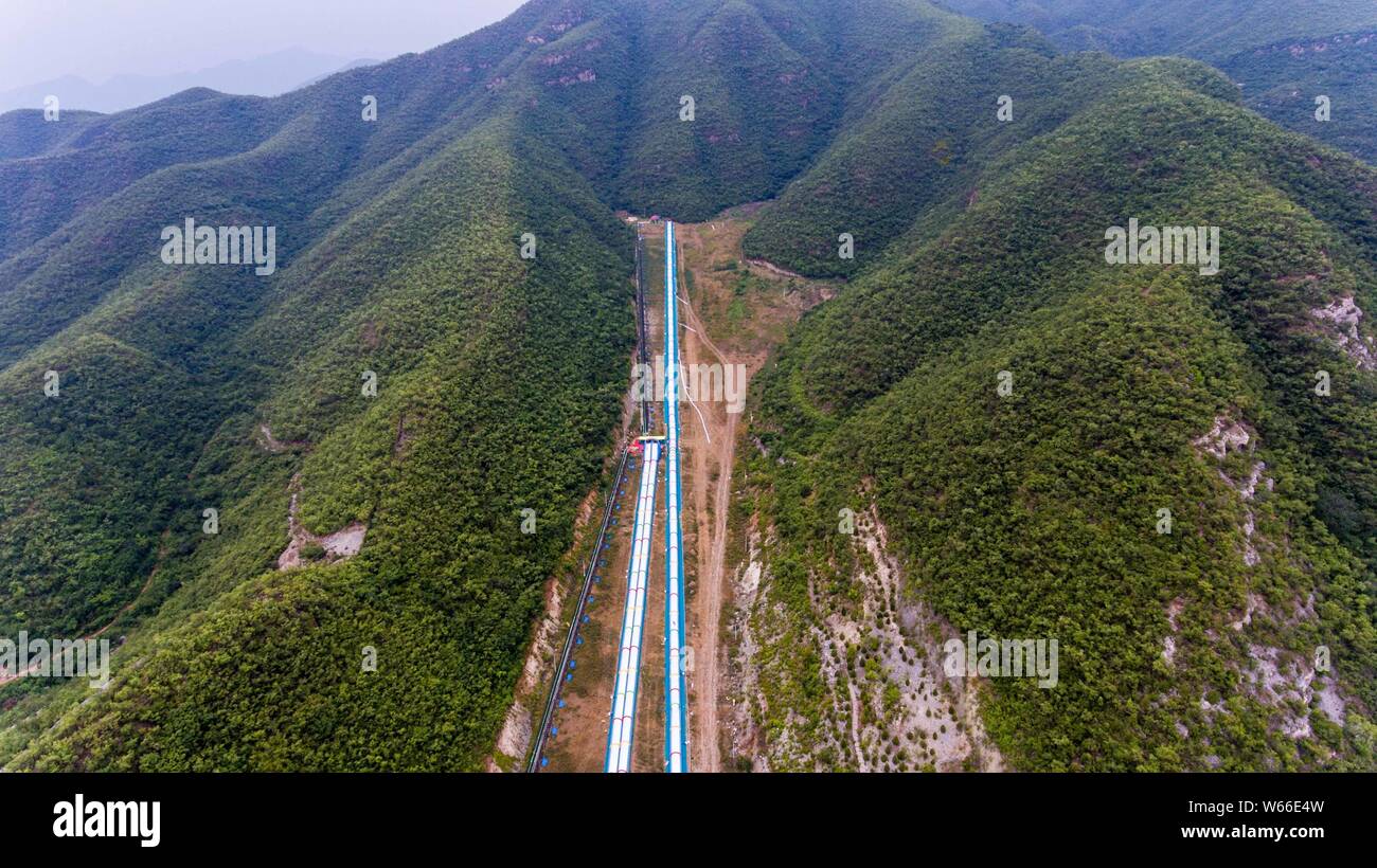 View of Asia's longest water slide at Jingzhihu Resort in Beijing ...