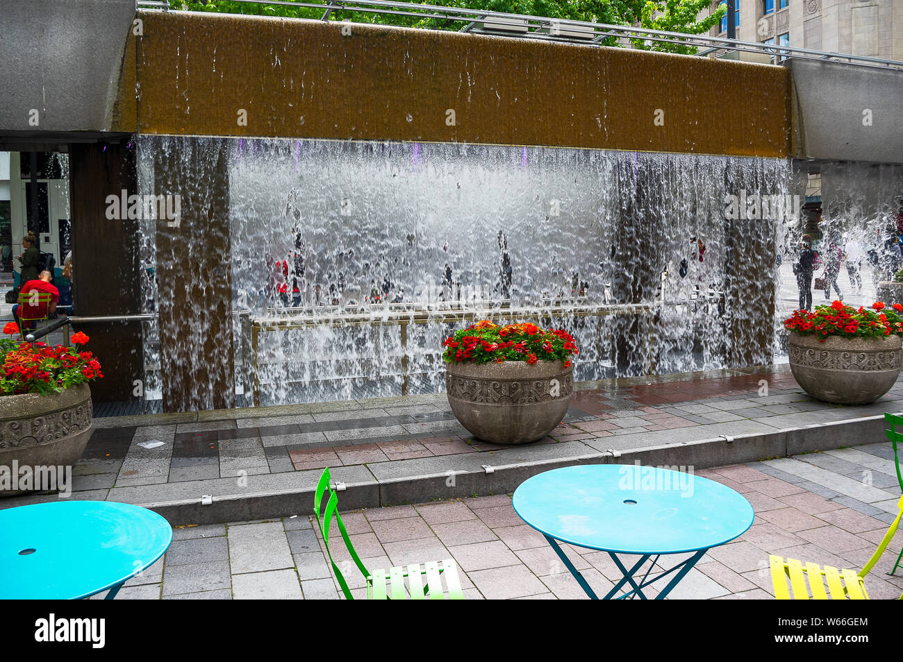 A water feature in the centre, 5th Avenue, of Seattle Stock Photo - Alamy