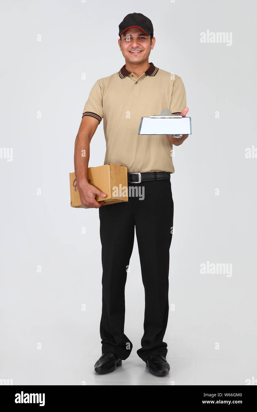 Delivery man delivering parcel Stock Photo - Alamy