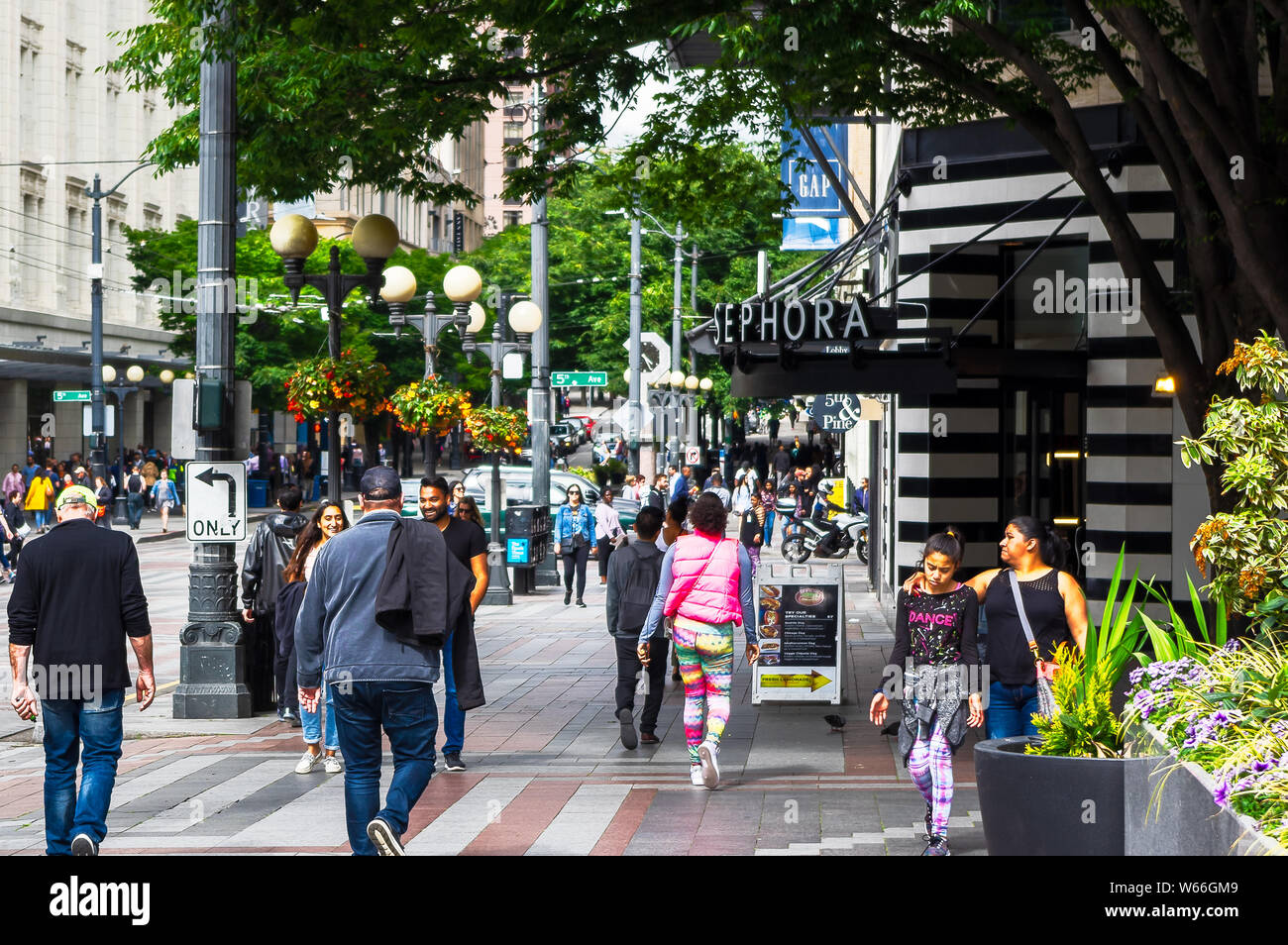 Street view on 5th Avenue, Seattle Stock Photo - Alamy
