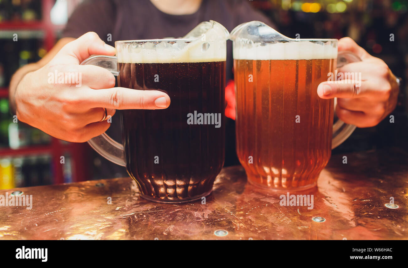 Hand pulling beer pump hi-res stock photography and images - Alamy