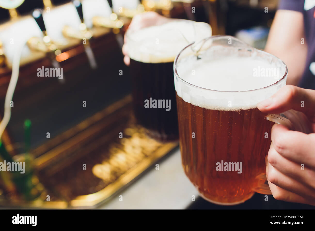 Hand pulling beer pump hi-res stock photography and images - Alamy