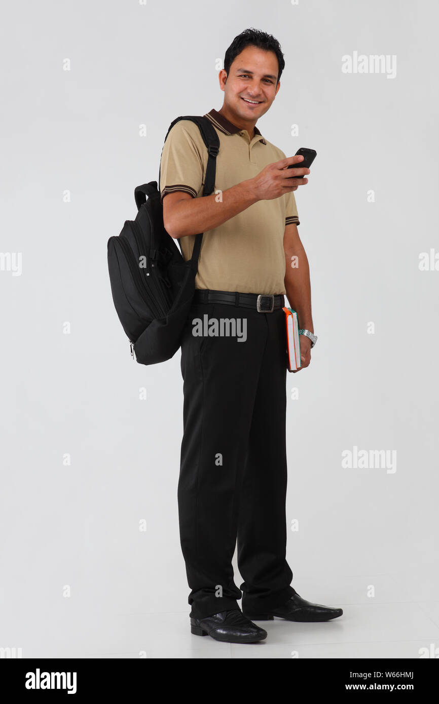 College student text messaging on a mobile phone Stock Photo - Alamy