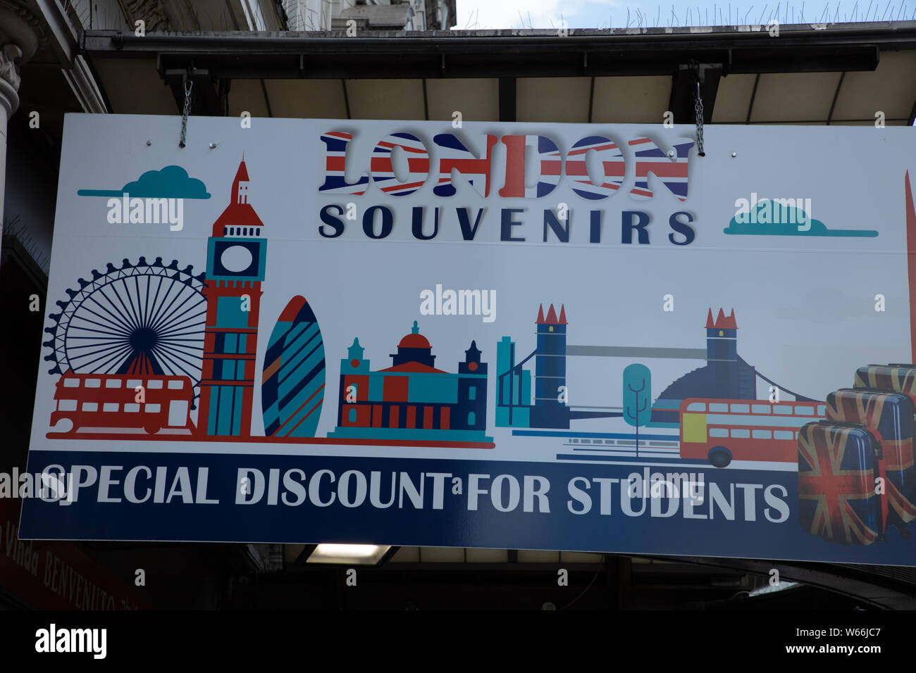 Discount souvenir shop london High Resolution Stock Photography and ...
