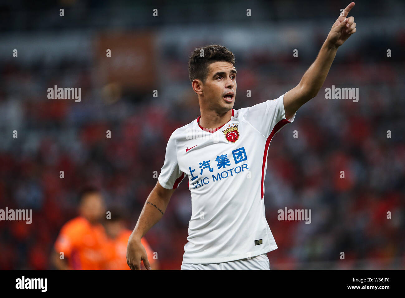 Brazilian football player Oscar of Shanghai SIPG celebrates after ...