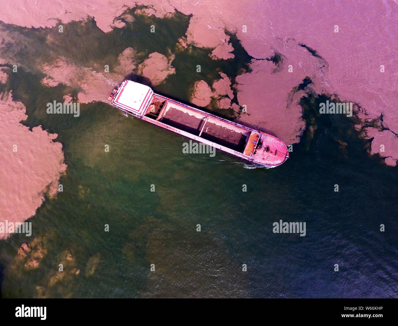 The sandy Yangtze River meets the clean Hanjiang River at the Dragon ...