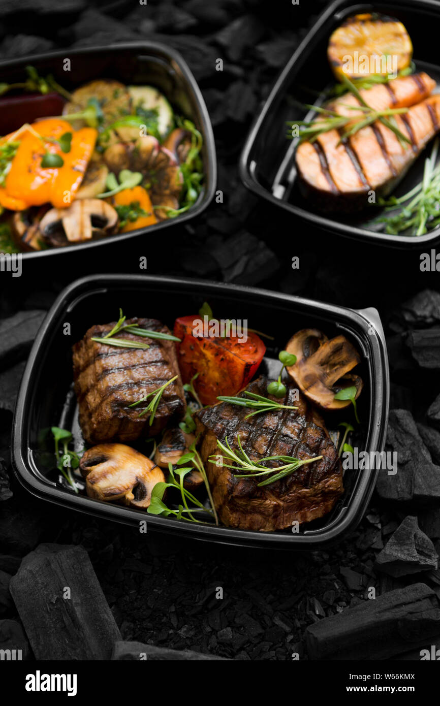 Delivery dish hi-res stock photography and images - Alamy